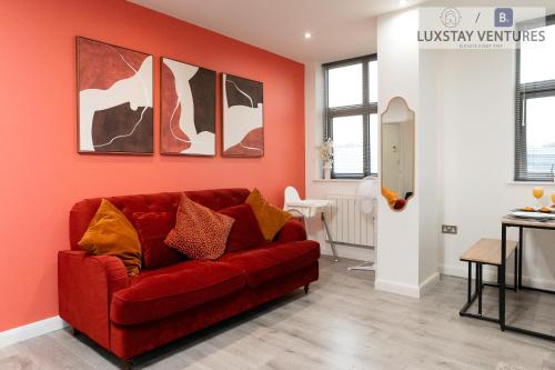 Stylish 2 Bed 2 Bath Apartment - Sleeps 5 - 3 Mins To St Margarets Station & Highcross - Free Parkin - Leicester