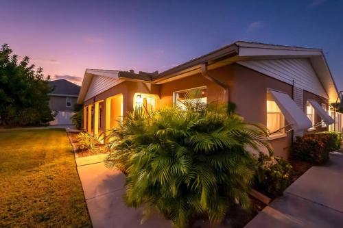Waterfront Duplex, Walk To The Beach - Venice, FL