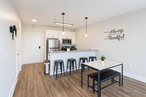 Across From Uab Spacious 2br Retreat 3a - Birmingham, AL