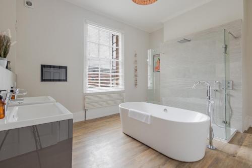 Stunning Townhouse & Basement In Leamington Spa - Leamington Spa