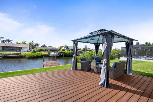 Apollo Beach Waterfront 4br With Dock And Near Tampa - Apollo Beach, FL
