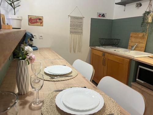 Grand Studio En Rez De Jardin Avec Terrasse Parking Motos - Digne-les-Bains