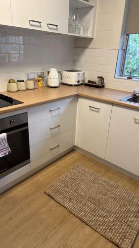 Stylish Parkside Stay | Cbd With Parking - 朗瑟士敦