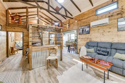 Lake Eufaula Access: Cozy Wood Cabin W/ Yard! - Eufaula, AL
