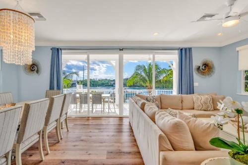 Sunset Tides - Waterfront Pool Home, 30' Dock - Marathon, FL