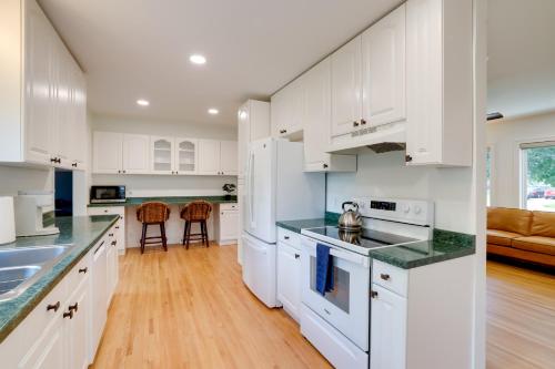 Pet-friendly Minneapolis Home W/ Spacious Yard - Maple Grove, MN