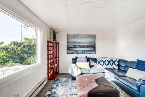 Walk To Beach & Harbor: Spacious Westport Apt! - Ocean Shores, WA