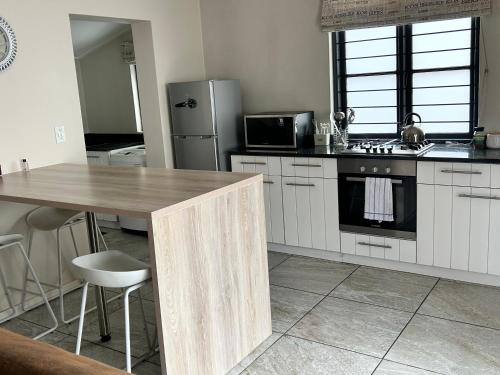 31 On Gambia B - Lovely Apartment With Secure Parking - Randburg
