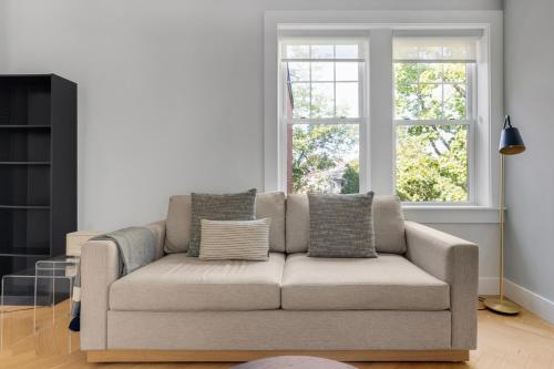 From $50pp - Blueground Baldwin washer nr Fresh Pond BOS-1240, Old ...