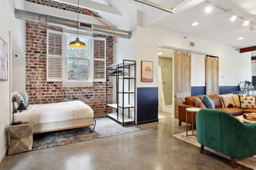 Warehouse District Lovely One Bedroom And Den - Metairie, LA