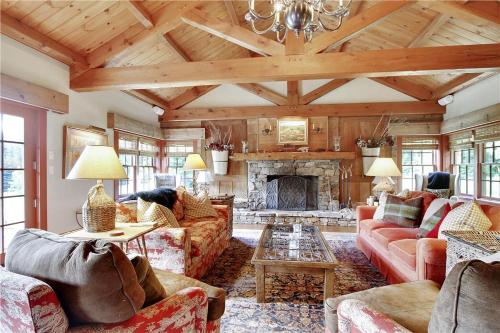 Soupcon: 4 Br, Fireplaces, Game Room, Sauna, Hot Tub, Views! - Montpelier