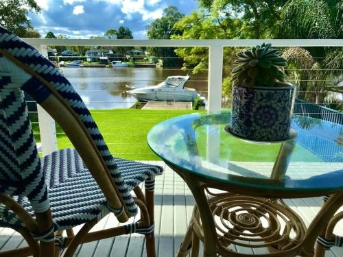 Duckys Lodge A Cozy Absolute Waterfront Retreat - City of Lake Macquarie