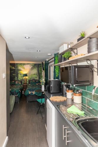 Jungle Lodge - Littlehampton