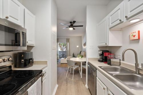 1br Bright Domain Apt W Pool, Tennis & Parking - Austin’s, Pflugerville