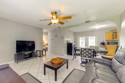 Fenced-in Yard: Home 3 Mi To Hard Rock Stadium! - Miramar, FL
