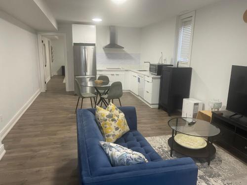 Space 1 - Private Spacious Bedroom With Ensuite And Living Space - Oshawa