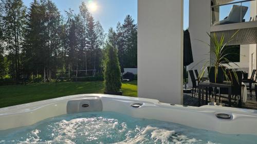 Eco-friendly Stay With Hot Tub & Panorama View - Oulu
