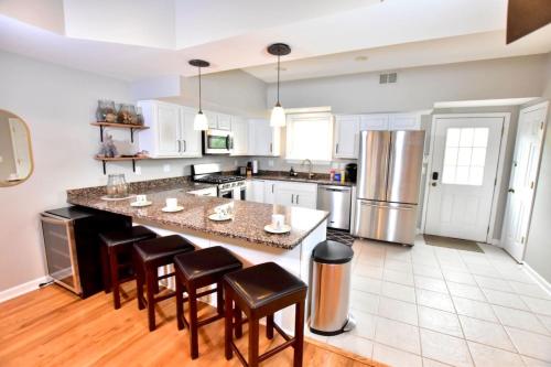 Large 4 Bedroom Tremont House - Bonus Apartment Included! - Cleveland, OH
