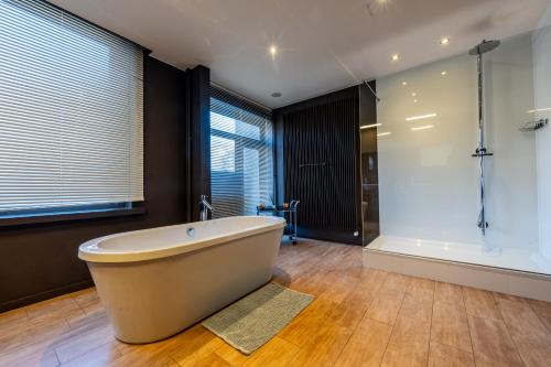 Villa Euphrosina Boutique Verblijf Met Verwarmd Zwembad, Sauna, Vlakbij Het Strand Van Oostende - Ostende