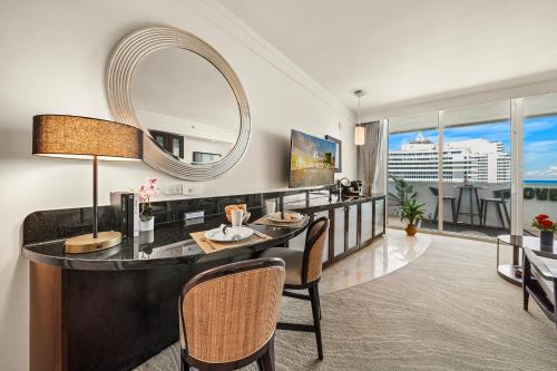 Stunning Private Studio At Fontainebleau Sorrento - 802 - Miami
