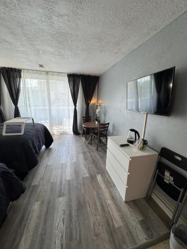 Beach Front Building Studio With Balcony Kitchen Pool Gym Direct Beach Access In Sunny Isles Beach M - Miami Beach