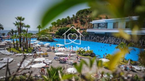 The Mills Santa Cruz, By Nivariahost - Santa Cruz de Tenerife