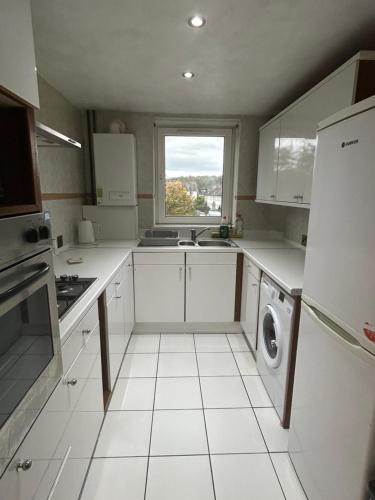 Spacious 3 Bedroom Flat - Edinburgh