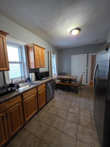 The Maverick Upstairs - New! - Lux Apartment - 2 Miles From Airport & Downtown Boston - Somerville, MA