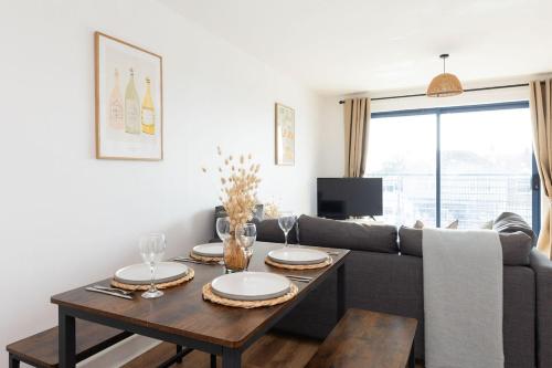 Sunny 1 Bedroom Apartment, Ocean House, East Wittering - East Wittering