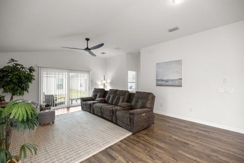 Spacious 2br In The Villages With Golf Cart And King Bed - Leesburg, FL