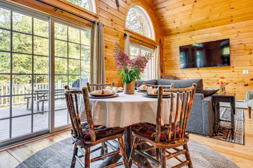 On Baxter Lake: Wooded Retreat Near Trails - Rochester, NH