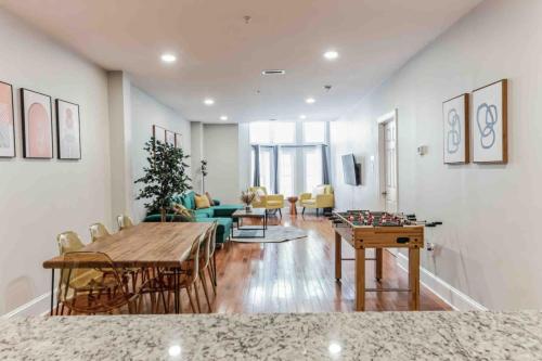 New 4 Bedroom - 4 Bathroom Center City With Private Rooftop Terrace Sleeps 20) - Conshohocken, PA