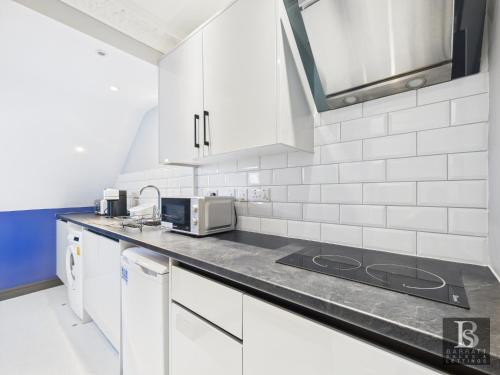 Luxury Room's With Ensuite And Kitchen, Parking In Slough Centre - Slough