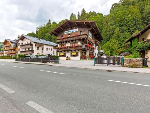 Apartment In Saalbach-hinterglemm Near Ski Area - Fieberbrunn
