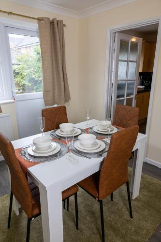 Modern 3-bed Bradley Stoke Self Check-in Free Park - Bristol