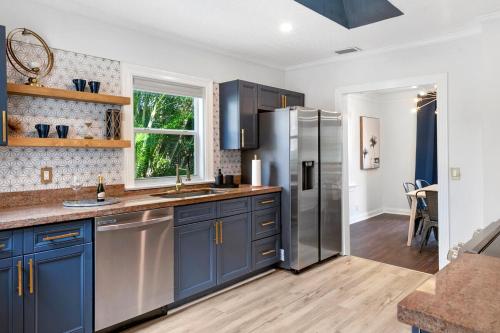 Incredible 3br Home With Yard Near Beach And Downtown - Palm Beach, FL