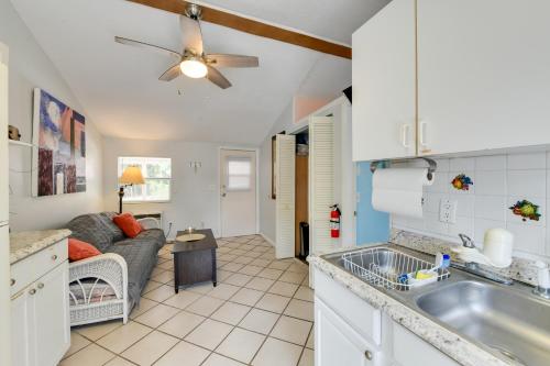 1 Mi To Nokomis Beach: Quiet Getaway W/ Fire Pit - Venice, FL