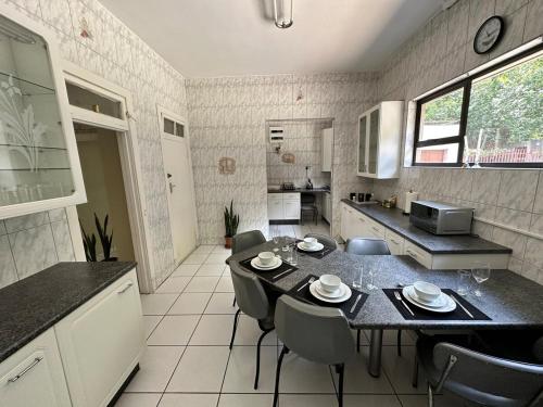 Houghton House Suites - Johannesburg