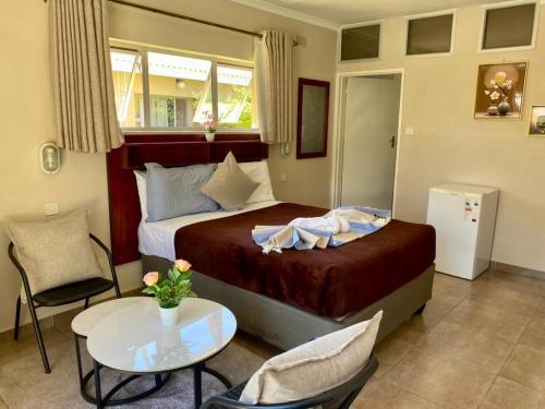 Poolside Executive Suite Near Airport - 2322 - Harare