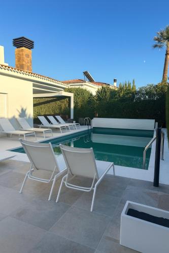 Luxury Villa Sleeps 15, Heated Pool, Jacuzzi, Sauna, & Gym - Municipality of Torremolinos