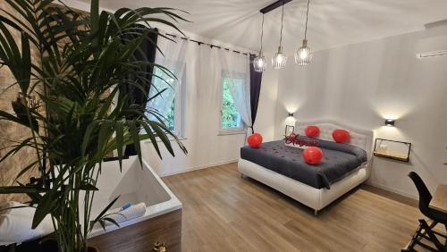 Superior Suite, Villa Joy Verona, Luxury Romantic Suite With Jacuzzi, Near City Center - Verona