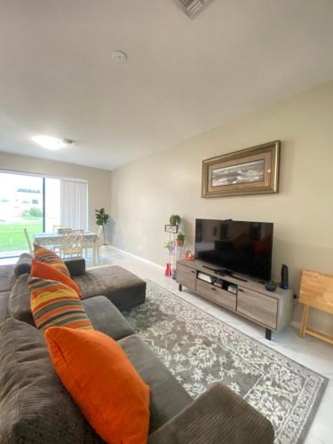 Family-friendly Townhome Resort Pool, Hot Tub & Near Disney - Lake Kissimmee State Park, Lake Wales