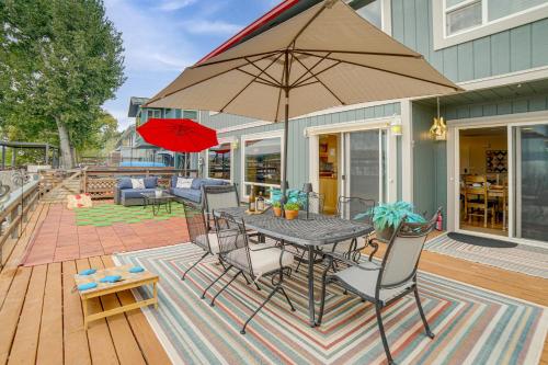 Waterfront Clear Lake Home W/ Game Room & Deck! - 나이스