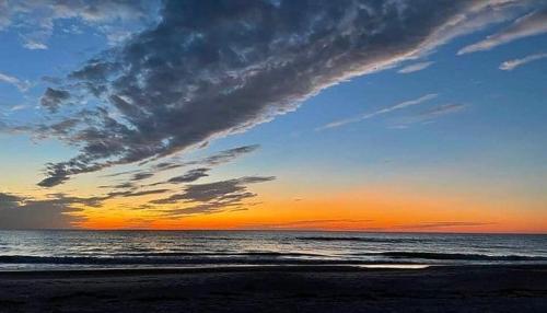 Cozy Haven Near Manatee Memorial And Great Beaches - Bradenton, FL