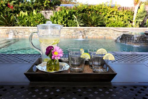 Nostalgic Pooljacuzzi Home: Gamerm1.8 Mi 2disney - Anaheim, CA