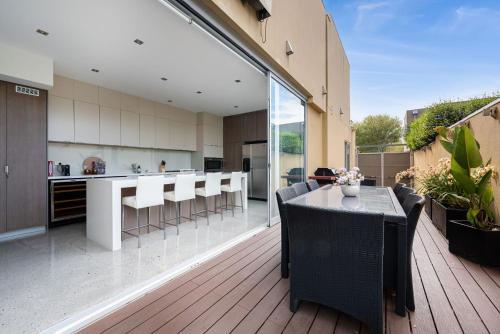 The Bayhouse On Marine Parade - St. Kilda