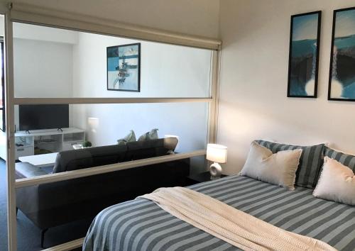 The Waterfront Apartments 1 Bedroom Studio Apartment With Street Views Located On The Geelong Waterf - Geelong