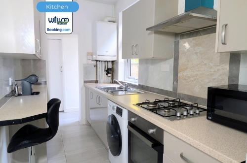 4 Bdr House By Willco Property Short Lets & Serviced Accommodation With Breakfast, Wi-fi, Ideal For - Leicester