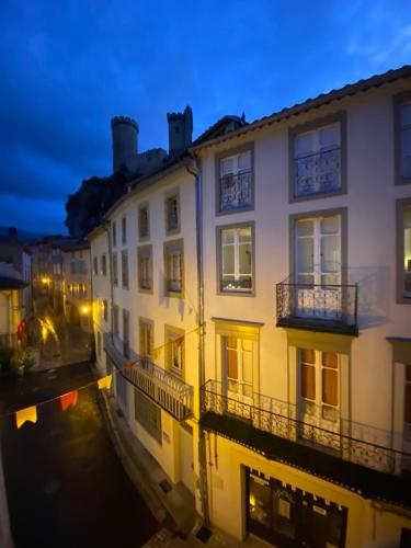 Number 1 Place Pyrene, 2 Bedroom Duplex, Luxury Apartment - Foix