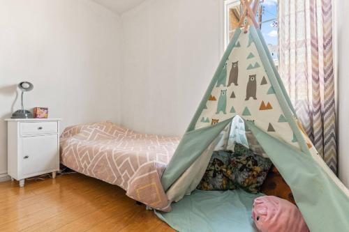 SF Valley Comfort | Front duplex home> Lake Balboa - Reseda